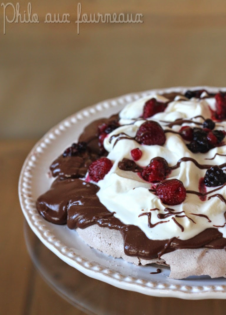 Philo aux fourneaux: Pavlova au chocolat & aux fruits rouges